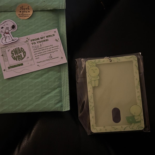 Silly Green Guy Photocard Holder Keychain - Etsy
