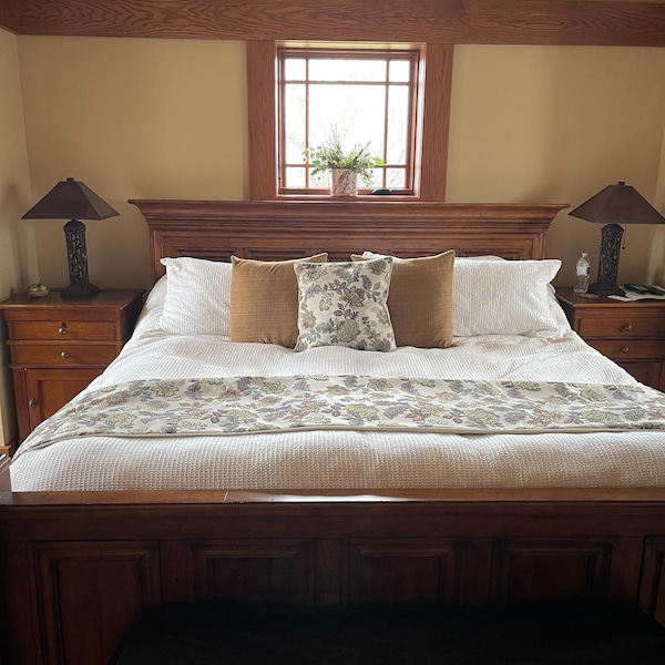 Bed Runner Collection With Matching Decorative Pillow Cover in King ...