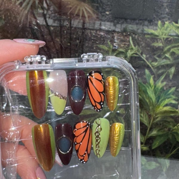 Monarch in Bloom Press on Nails | Autumn-inspired Fake Nails ...