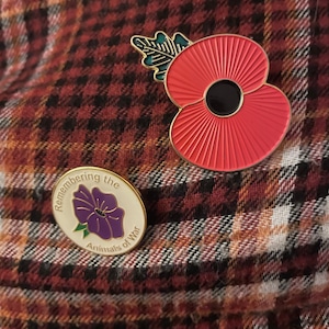 Remembering the Animals of War Purple Poppy Badge unworded - Etsy