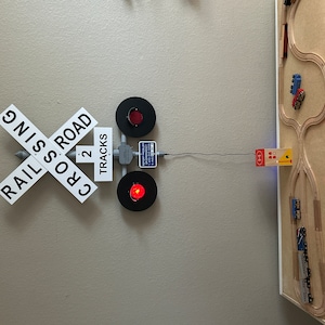 RAILROAD TRAIN CROSSING Signal Sign Kit With Flashing Led Lights Wall ...