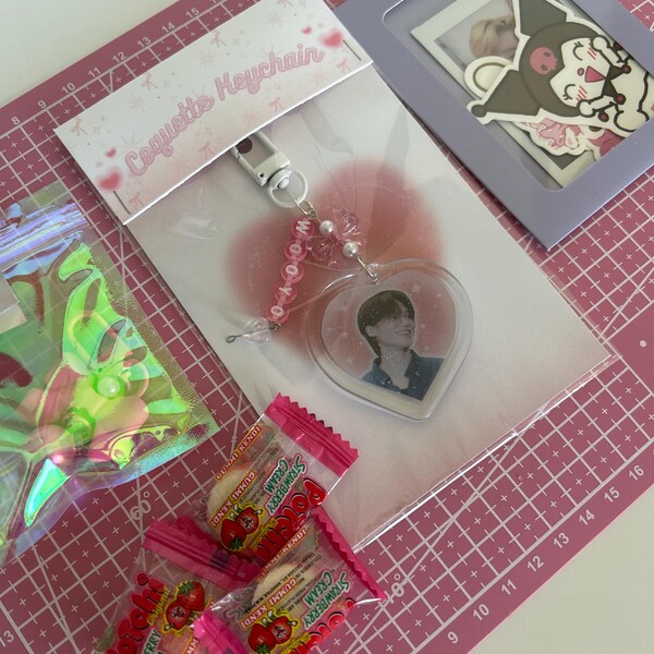 K-pop Coquette Keychains |customizable| - Etsy