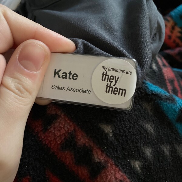 500 Small Round Pronoun Stickers for Conference Badges, Nametags, Etc ...