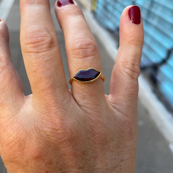 Red Garnet Lips Ring: 925 Sterling Silver Gold Plated Kiss Ring, Garnet ...