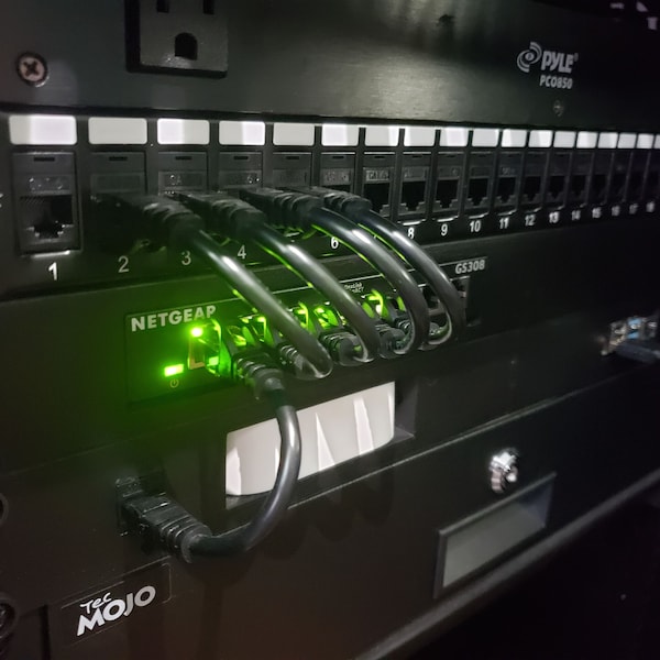 Netgear 8 Port Switch - 1U Rack Mount - Etsy