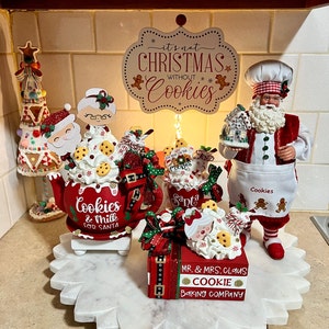 Winter Mini Book Stack / Mitten and Snow / Winter Tiered Tray Decor ...