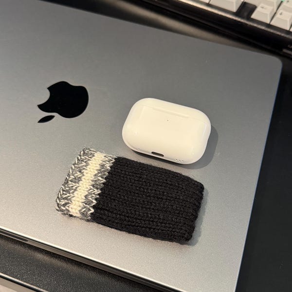 Hand Knit Apple Ipod Classic Cozy Apple Ipod Sock Apple Ipod Classic ...