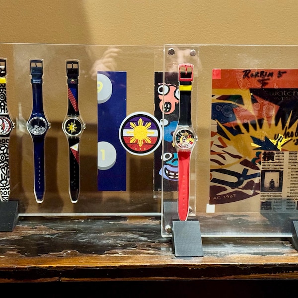 Translucent Corner Clip Display Stand - Etsy