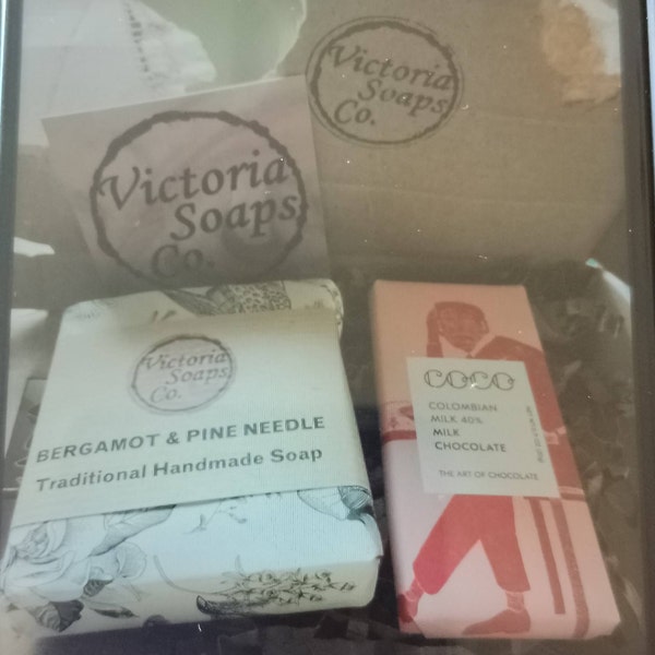 Victoria Soaps Candle Gift Box Set With Bottle of Matches and Mini ...