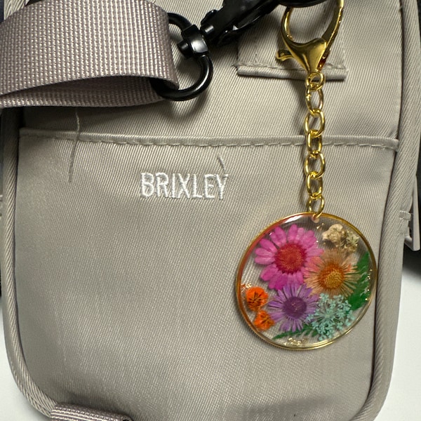 Handmade Real Dried Flower Resin Aesthetic Keychains | Party Favors ...
