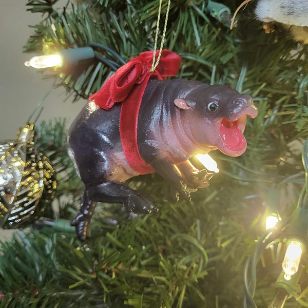 Moo Deng Christmas Ornament: Moo Deng-le, Baby Hippo, Lifelike Figurine ...