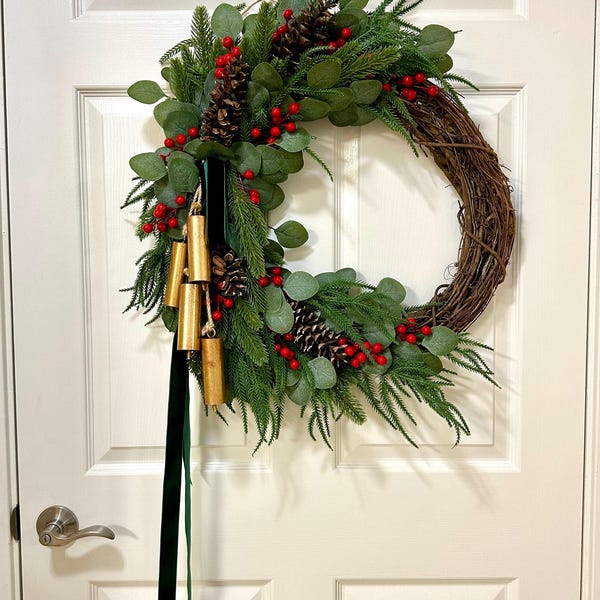 Mini Christmas Wreath/ Jingle Bells/ Burgundy Berries/ Mini Wreath ...