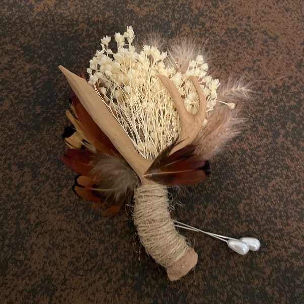 Beige Antler Boutonniere With Preserved Cedar, Pampas Grass, Pheasant ...