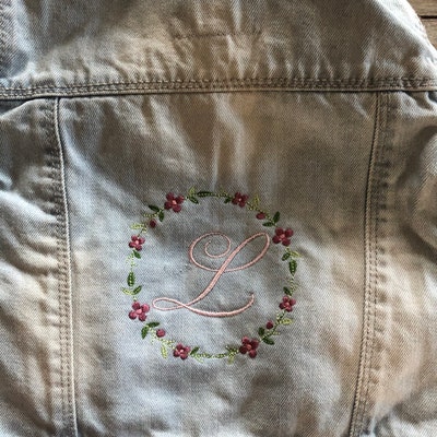 Dainty Wreath of Flowers Embroidery Circle of Flowers Machine ...