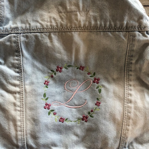 Dainty Wreath of Flowers Embroidery Circle of Flowers Machine ...