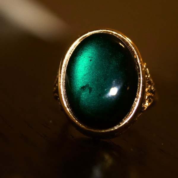 1pc GREEN GLASS RING 70s Vintage Emerald Glass Set in Golden Alloy ...