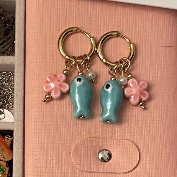 Periwinkle Shell Beaded Necklace With Gold Accents and Ceramic Fish ...