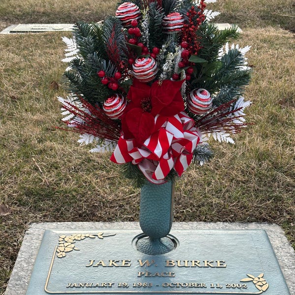 Cemetery Flowers - Cemetary Flowers - Flowers for Grave - Saddle ...