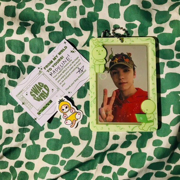 Silly Green Guy Photocard Holder Keychain - Etsy