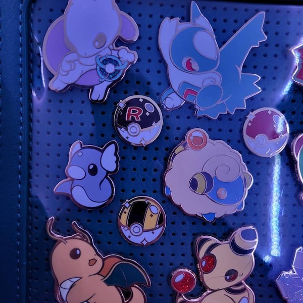 Mew & Mewtwo Enamel Pin - Etsy