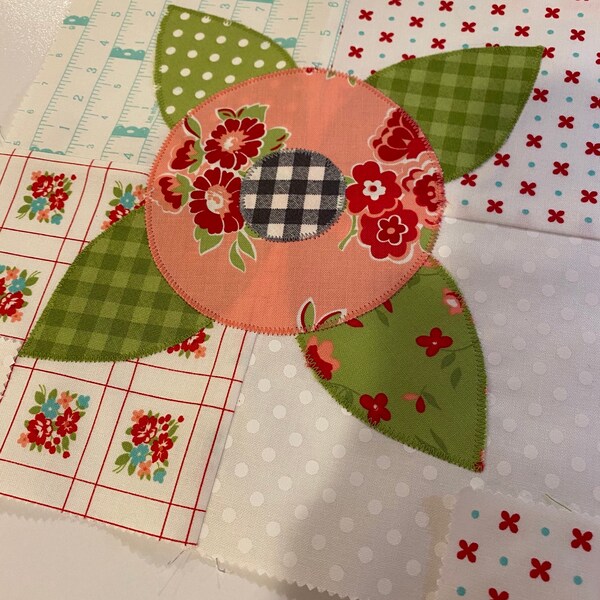 Shoreline Quilt Kit: Molly's Green Thumb Floral Baby Quilt (36x36) - Etsy