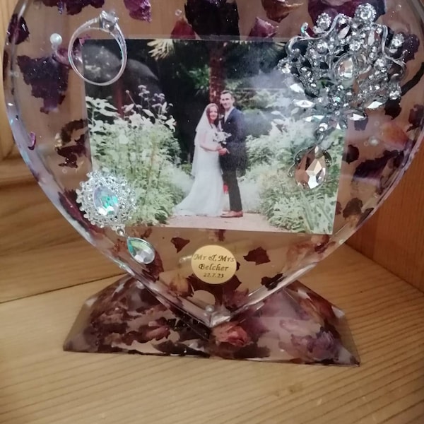Heart Shaped Resin Flower Photo Frame With Stand, Custom Floral Frame ...