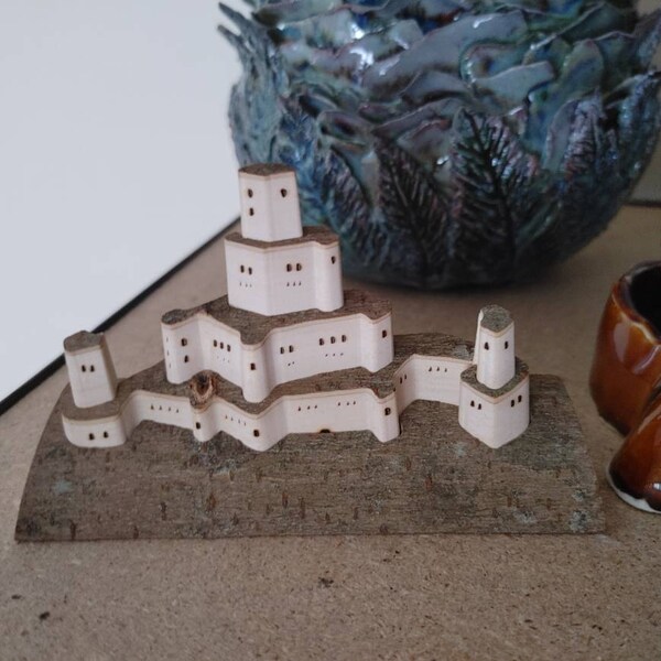 Wooden Pop up Castle Carved From a Garden Tree Log Expending Into a ...