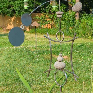 Garden Art Kinetic Wind Sculpture Yard Art Metal Garden Decor With Rock ...