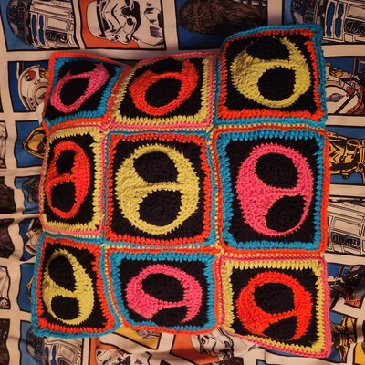 Alien Head Granny Square - Etsy