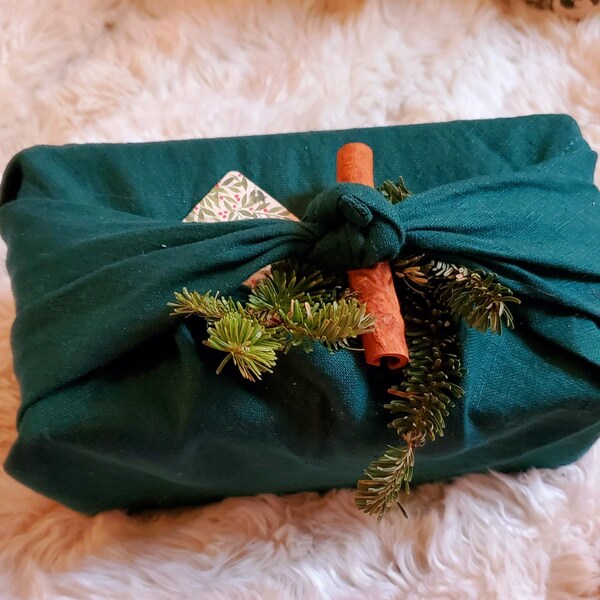 Linen Gift Wrapping Cloth for Christmas. Furoshiki Wrapping Cloth in ...
