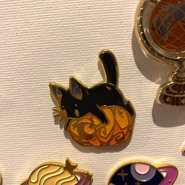 Pumpkin Cat (castor) - Hard Enamel Pin | Gold Plated | Cute Gift | Pin ...