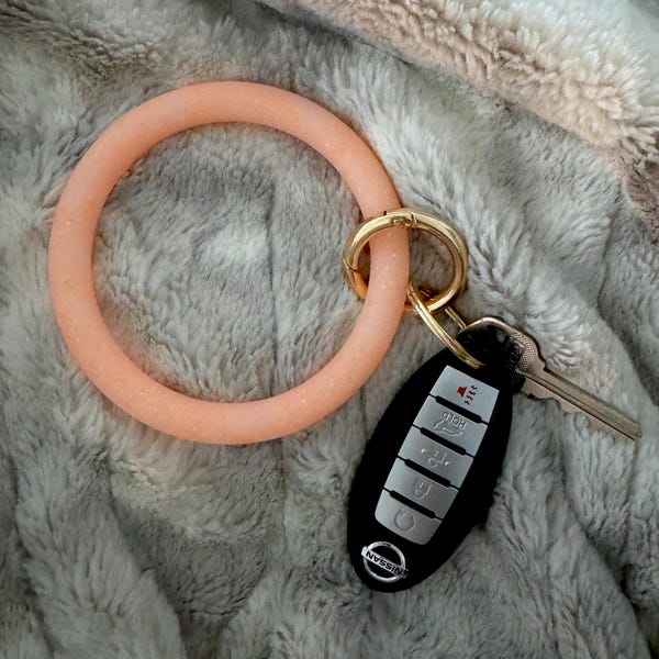 Silicone Wristlet Keychain: Fashionable Keychain Wristlet, Hands Free ...