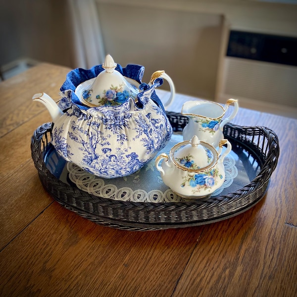 ENGLISH CUP and Saucer Are Paragon Queen Elizabeth II and Prince Philip ...