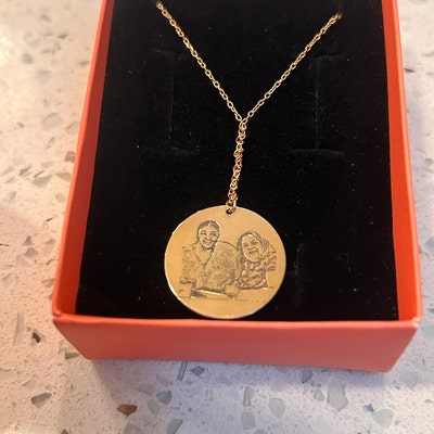 Personalized Gold Disc Photo Necklace, A Heartfelt Christmas Gift to ...