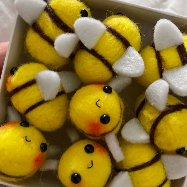 Kawaii Felted Bee - Bee Wool - Cute Bee - Miniature Bee - Smiley Bee ...