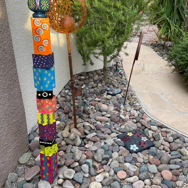 Garden Totem With a Twist - Etsy