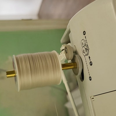 1/4 Inch Thread Winder Bobbin Pin Spool Adapter for Singer and Other ...