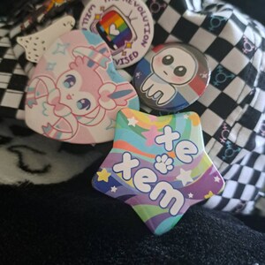 2 X 2 Holographic Furry Pronoun Button Pins - Etsy UK