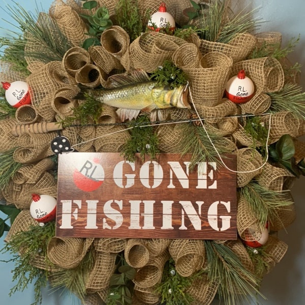 Gone Fishing Wreath: Rustic Cabin Decor With Bass & Bobbers - Etsy