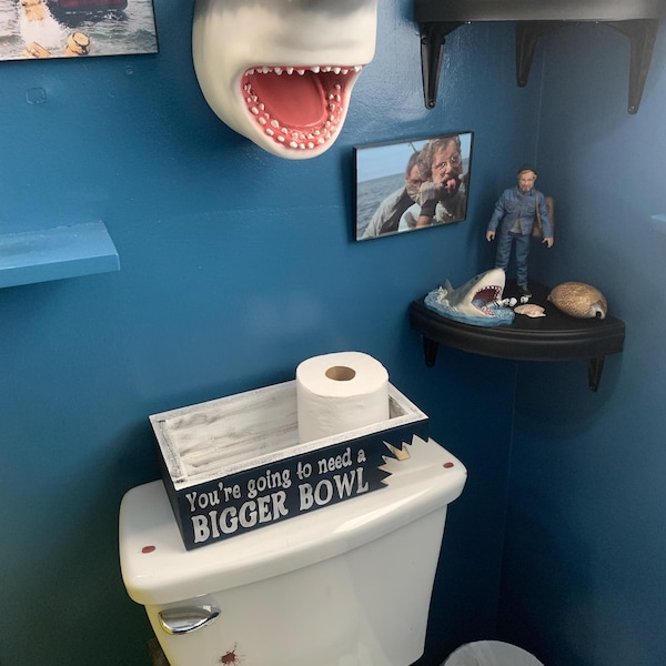 Jaws Movie Decor, Funny Bathroom Humor, Fun Bath Storage, Jaws Decor ...