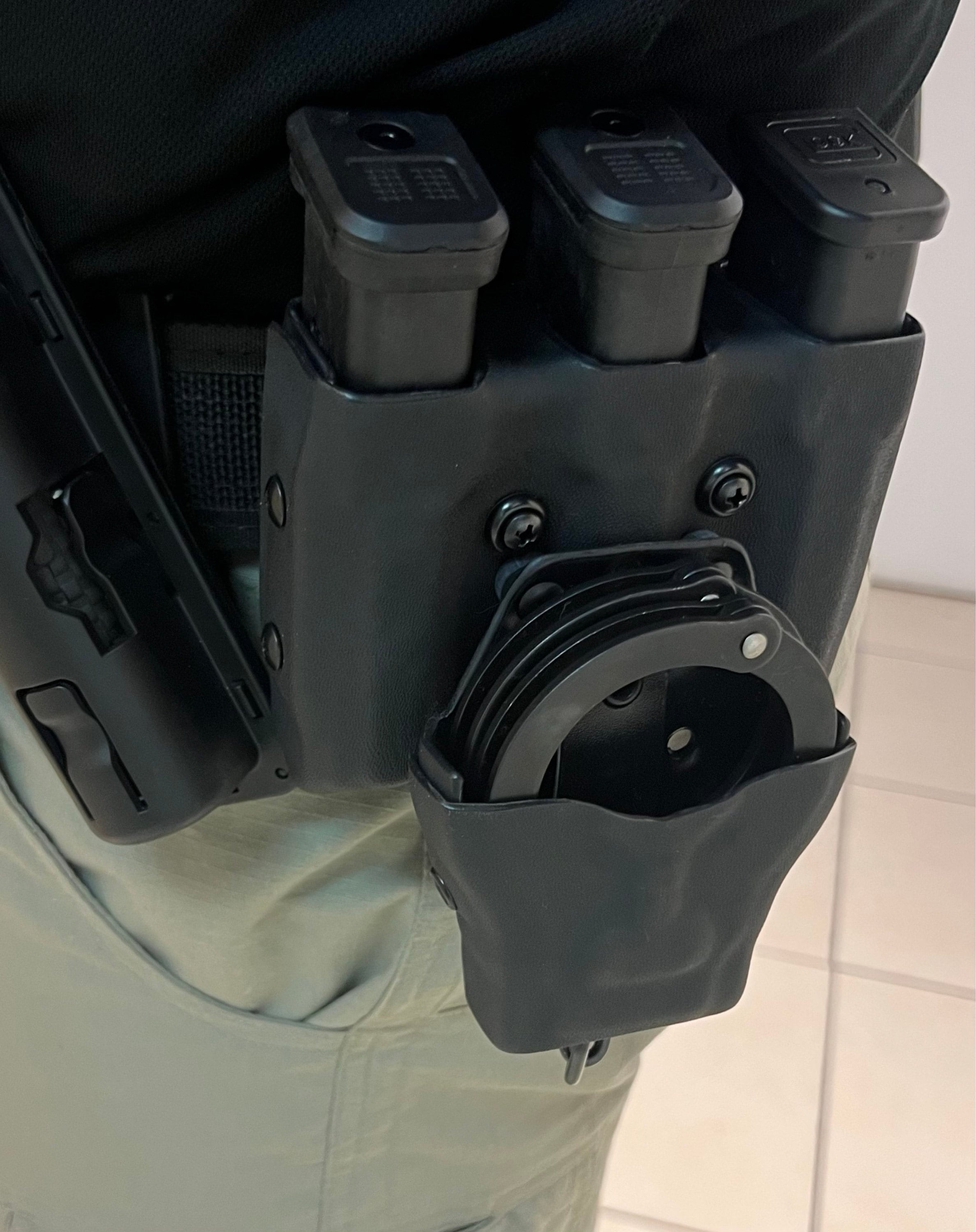 ES® System-TRIPLE Threat Three Magazines and changeable Cuff attachment