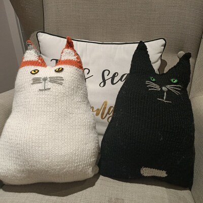 Knitting Pattern Cat Pillow Kitty Cushion Black Cat Tutorial Siamese ...