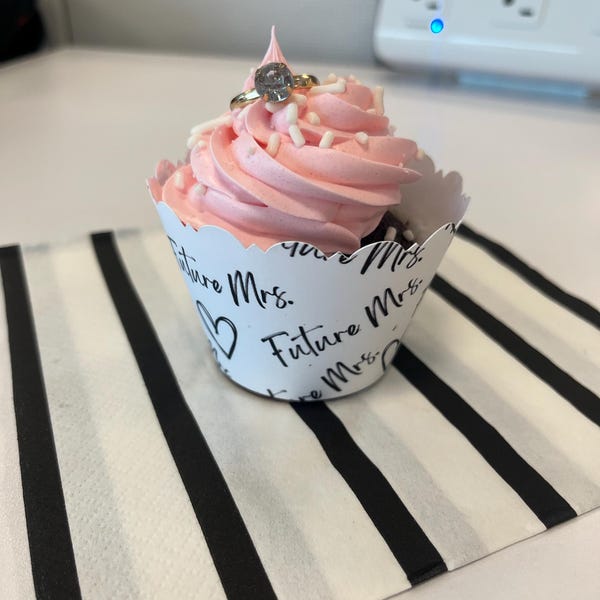 Eucalyptus Cupcake Wrappers - Sage Green With Gold Foil Accents ...