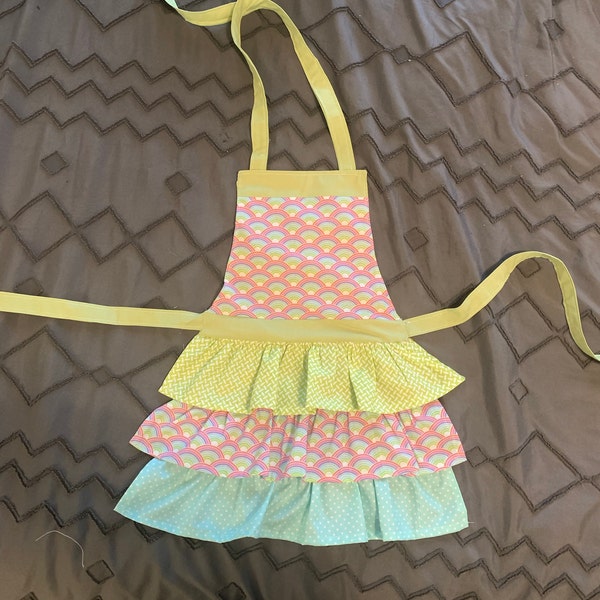 GIRLS APRON Pattern , Little Girls Ruffle Apron, Four Sizes Included to ...