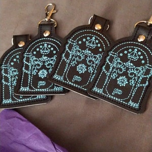 Middle Earth Key Fob // Keychain // Bag Tag // Tolkien Leaf Lorien Door ...