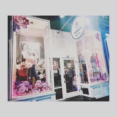 Qr-code Sticker on Window Display / Showcase Door / Link to Shop ...