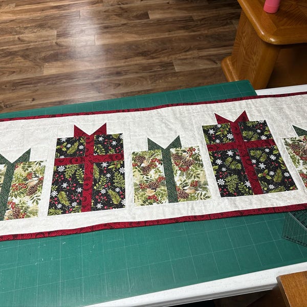 Christmas Present Table Runner - PDF Pattern - Etsy