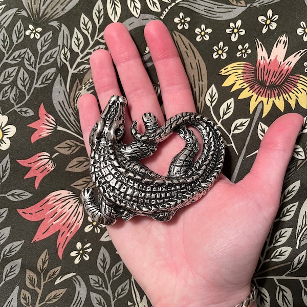 Opulent Belt Buckle: Gold Shimmer With Opulent Symbol and Glossy Finish ...