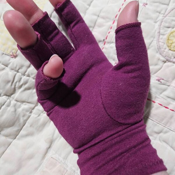 Classic Black Compression Gloves for Arthritis, Hand Pain, Hand Therapy ...