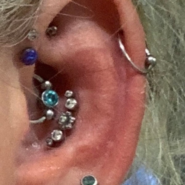 ASTM F136 Flower Conch Earring, Internally Threaded Labret, 16 Guage ...